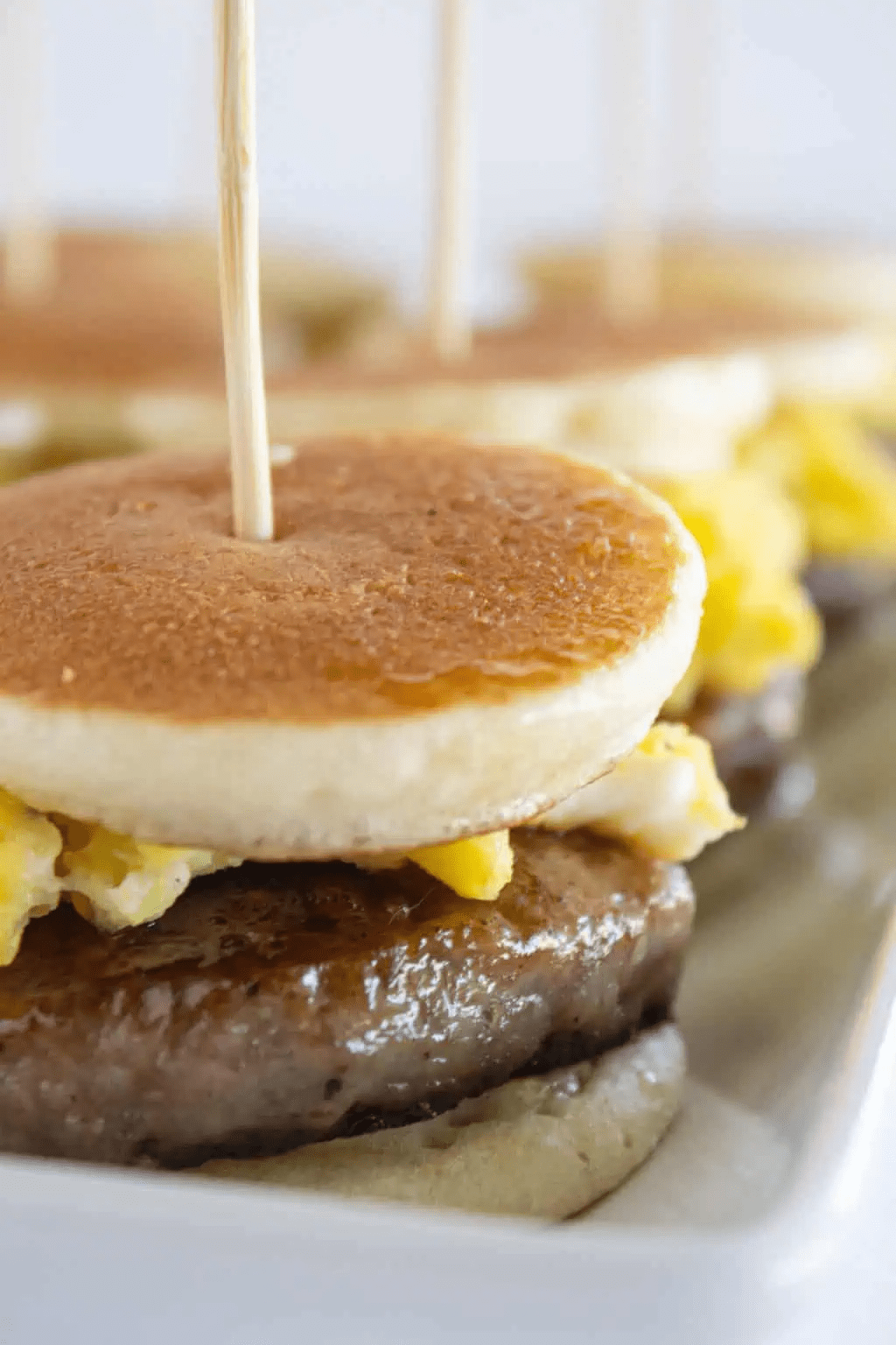 Keto pancakes sausage & egg sliders recipe - Diet keto